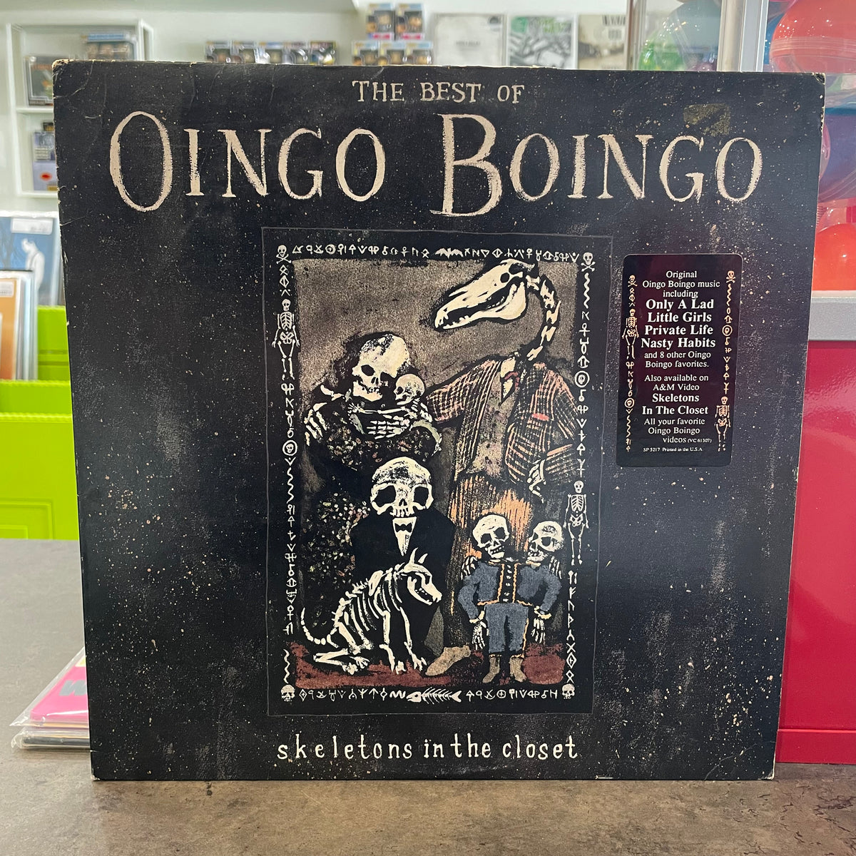 Oingo Boingo "Skeletons In The Closet: The Best Of Oingo Boingo" (USED ...